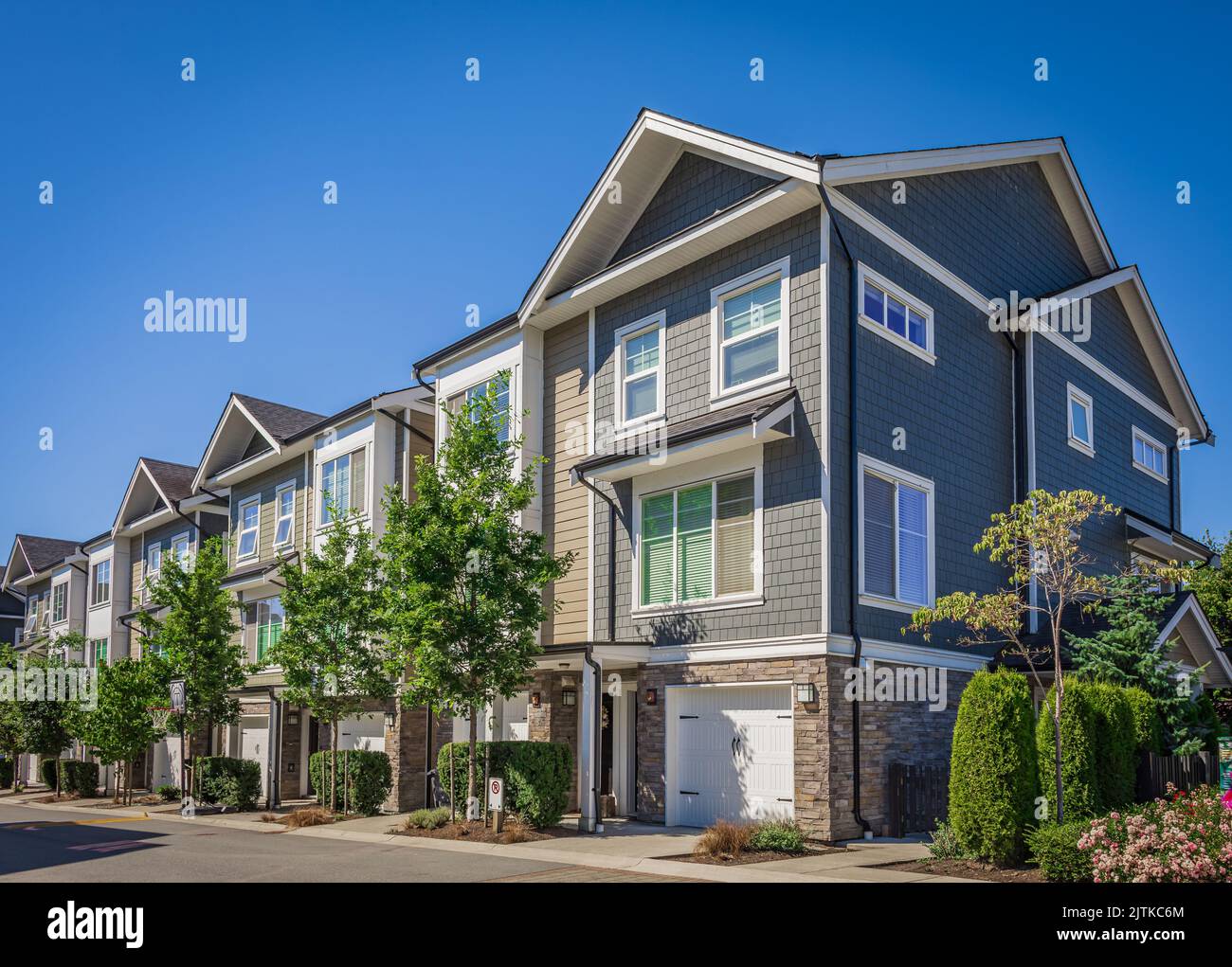 New Modern Apartment Buildings in Vancouver BC. Canadian modern ...