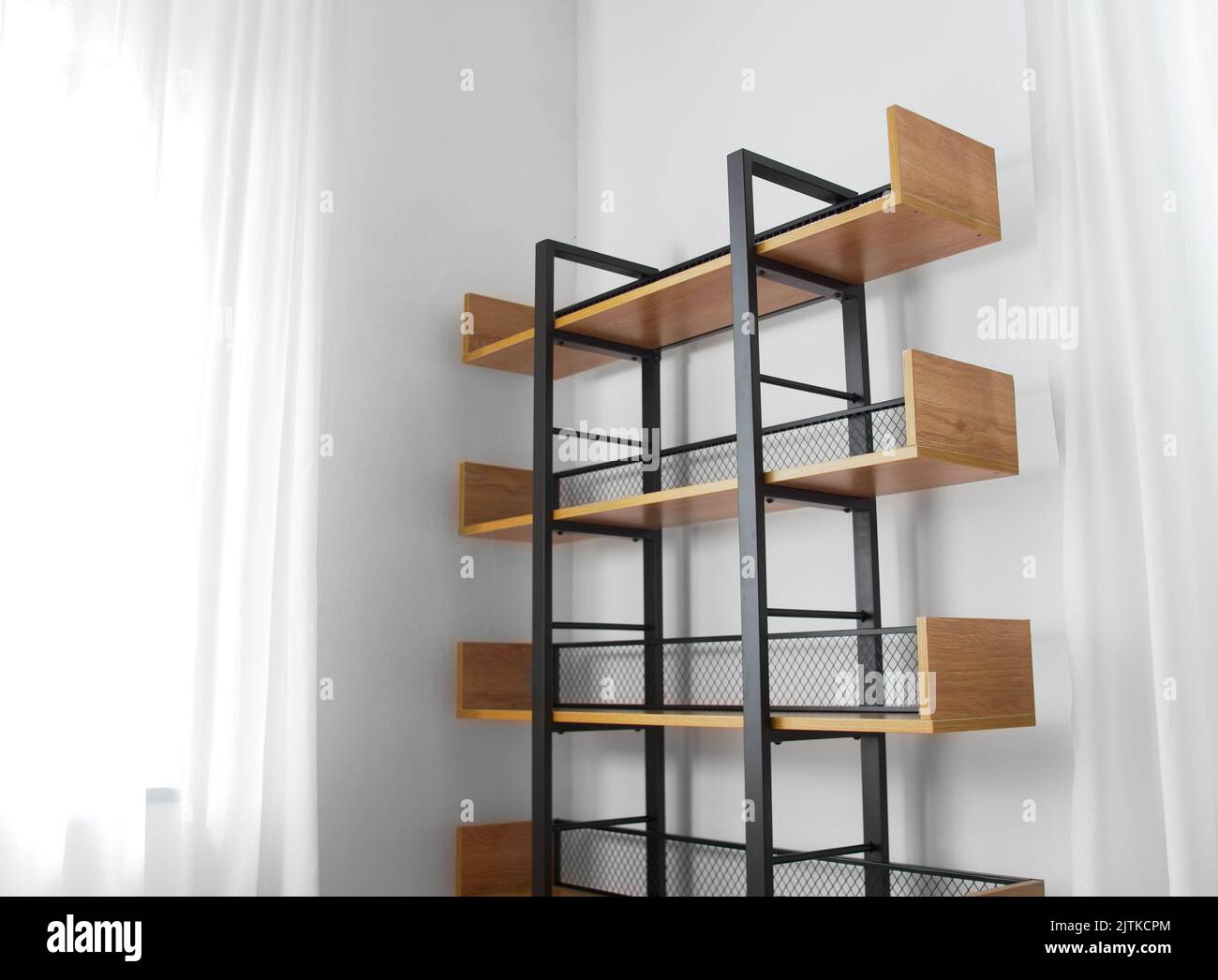 Empty living room bookshelf hi-res stock photography and images - Alamy