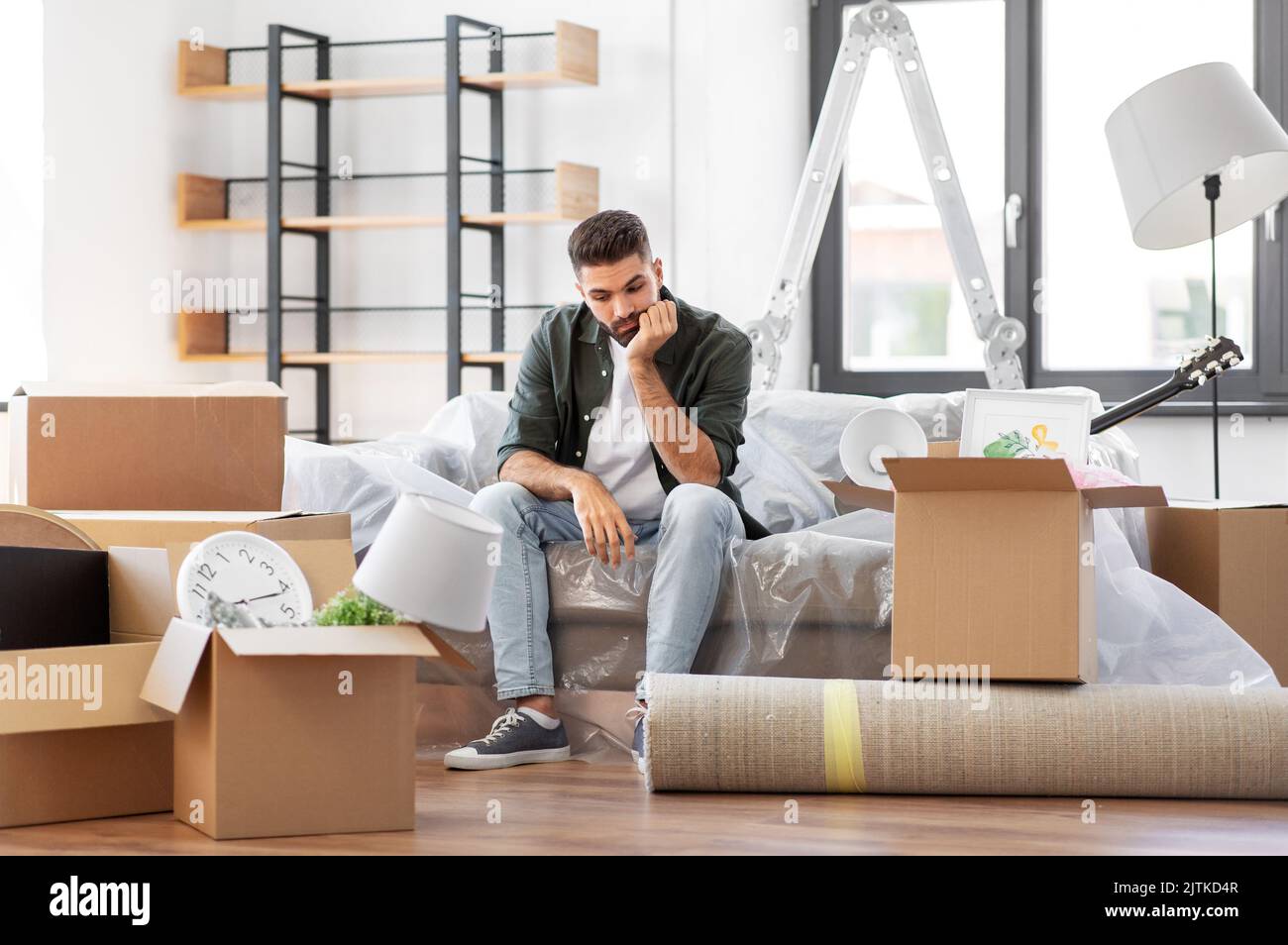 Man moving house sad hi-res stock photography and images - Alamy