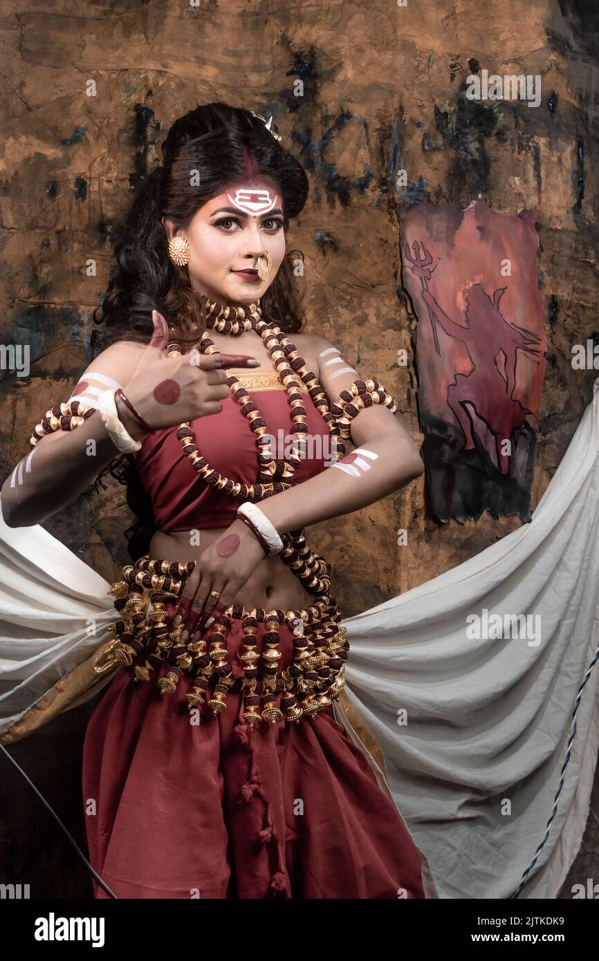 Concept Agomoni shoot-Forms of Parvati with traditional dress like ...