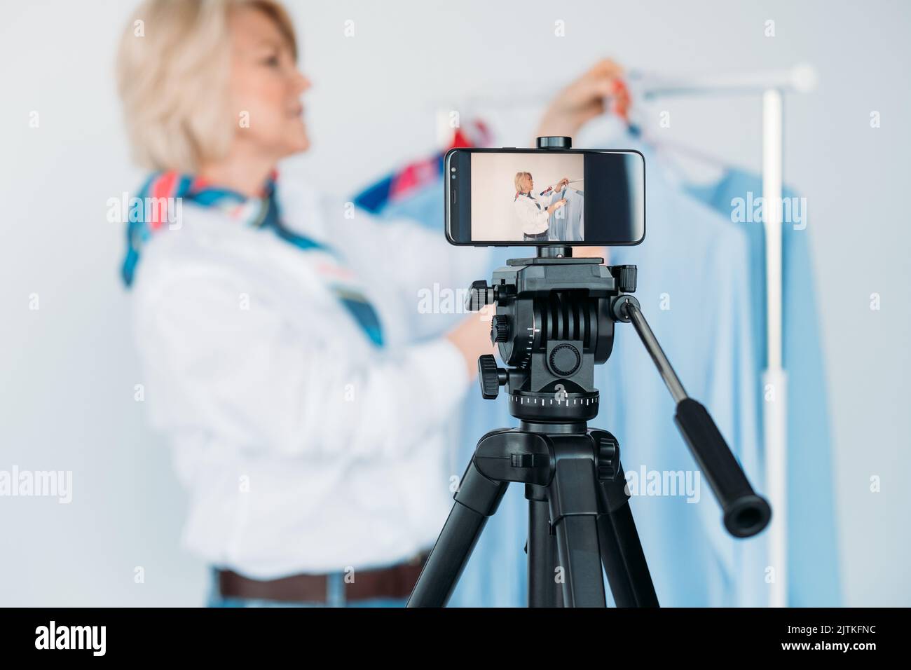 Blog screen fashion hi-res stock photography and images - Alamy