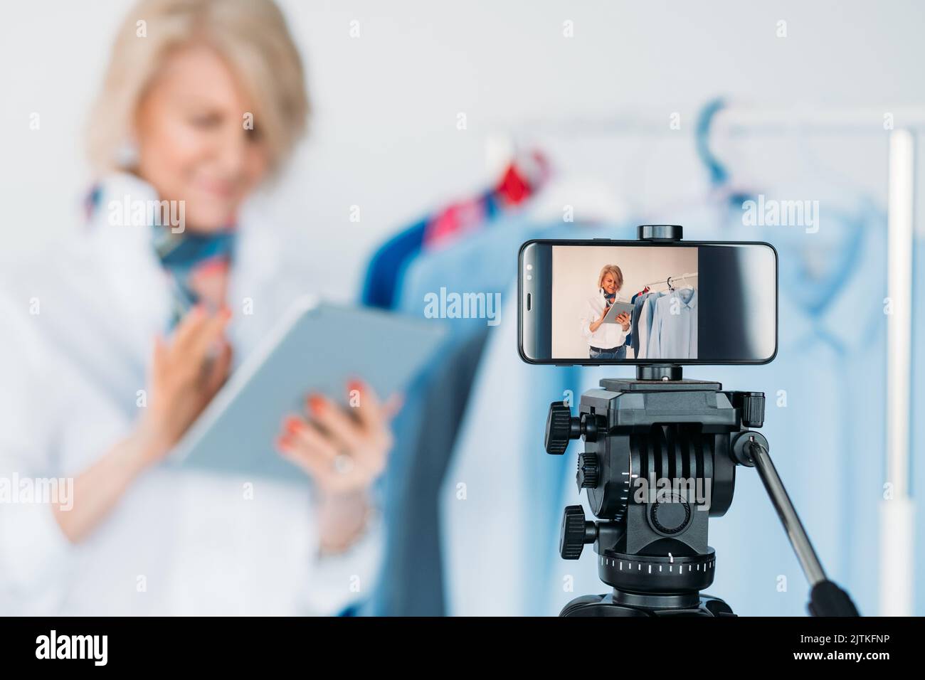 Blog screen fashion hi-res stock photography and images - Alamy