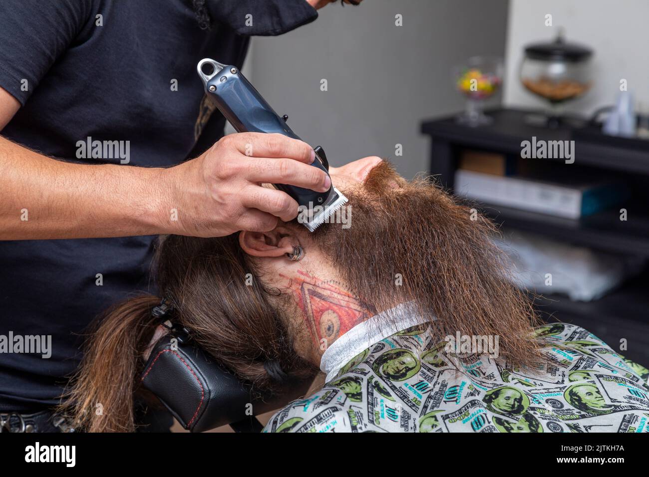 Male using a beard shaver hi-res stock photography and images - Alamy