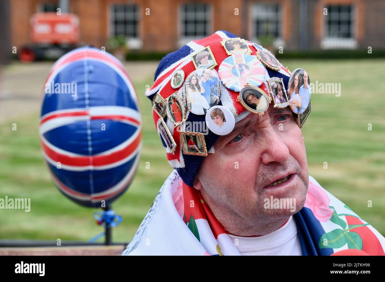 London, UK. 31/08/2022, John Loughry, Royal fans gathered at the Golden ...