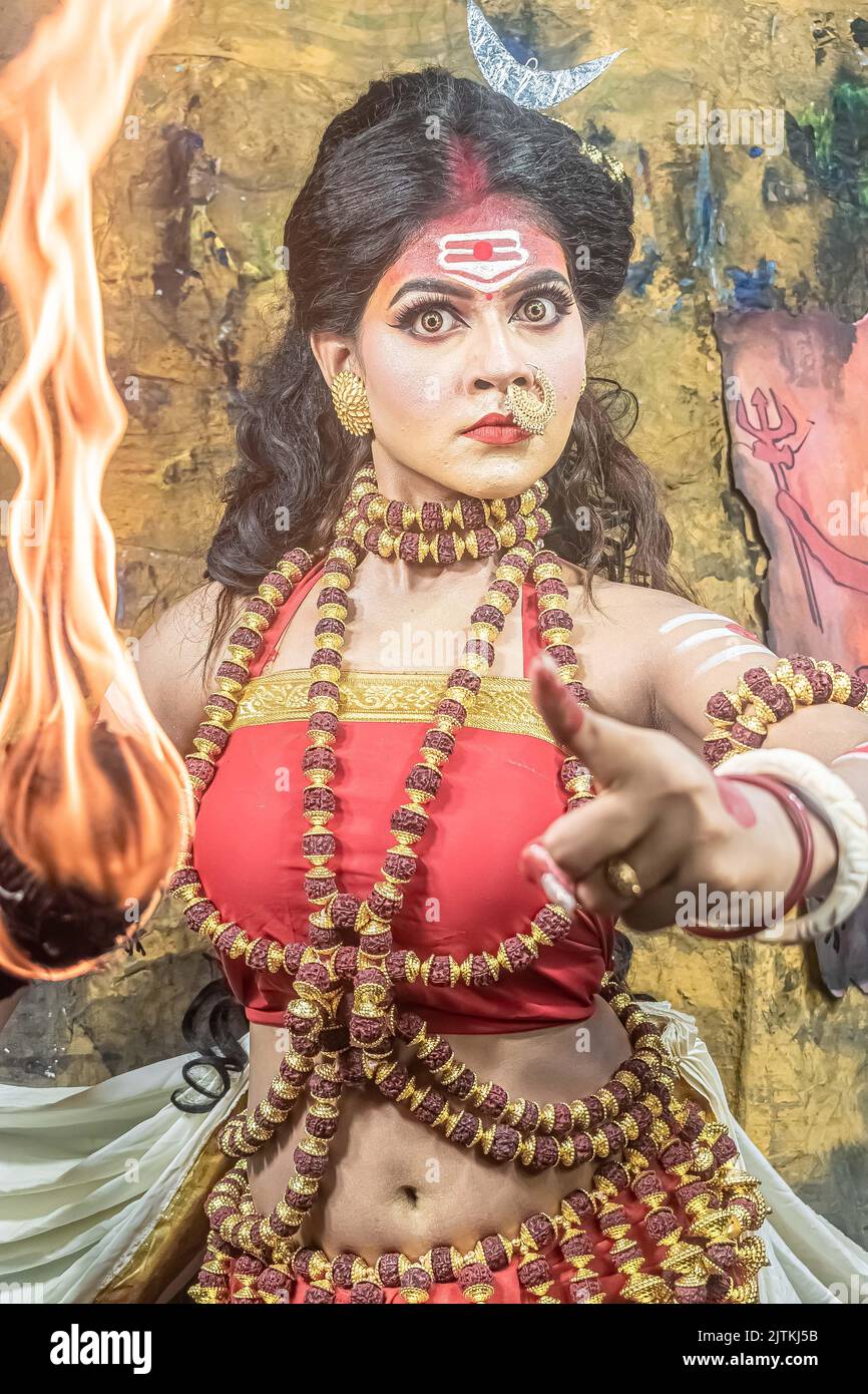 Concept Agomoni shoot-Forms of Parvati with traditional dress like ...