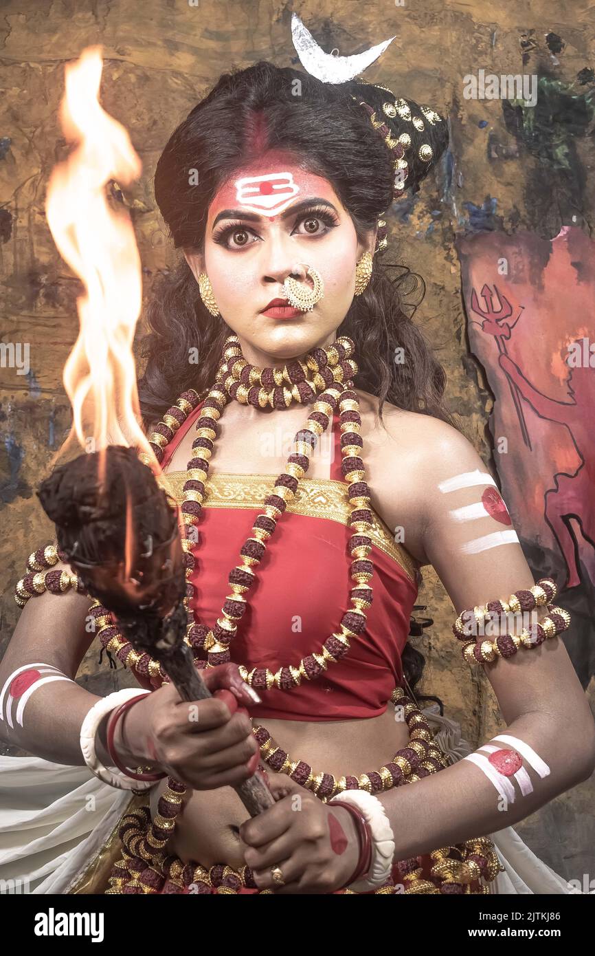 Concept Agomoni shoot-Forms of Parvati with traditional dress like ...