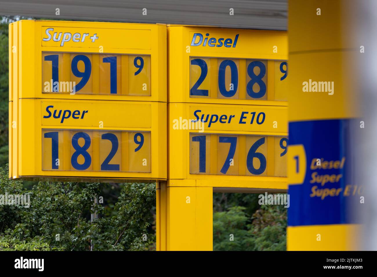 Nuremberg, Germany. 31st Aug, 2022. The prices of the fuels diesel ...