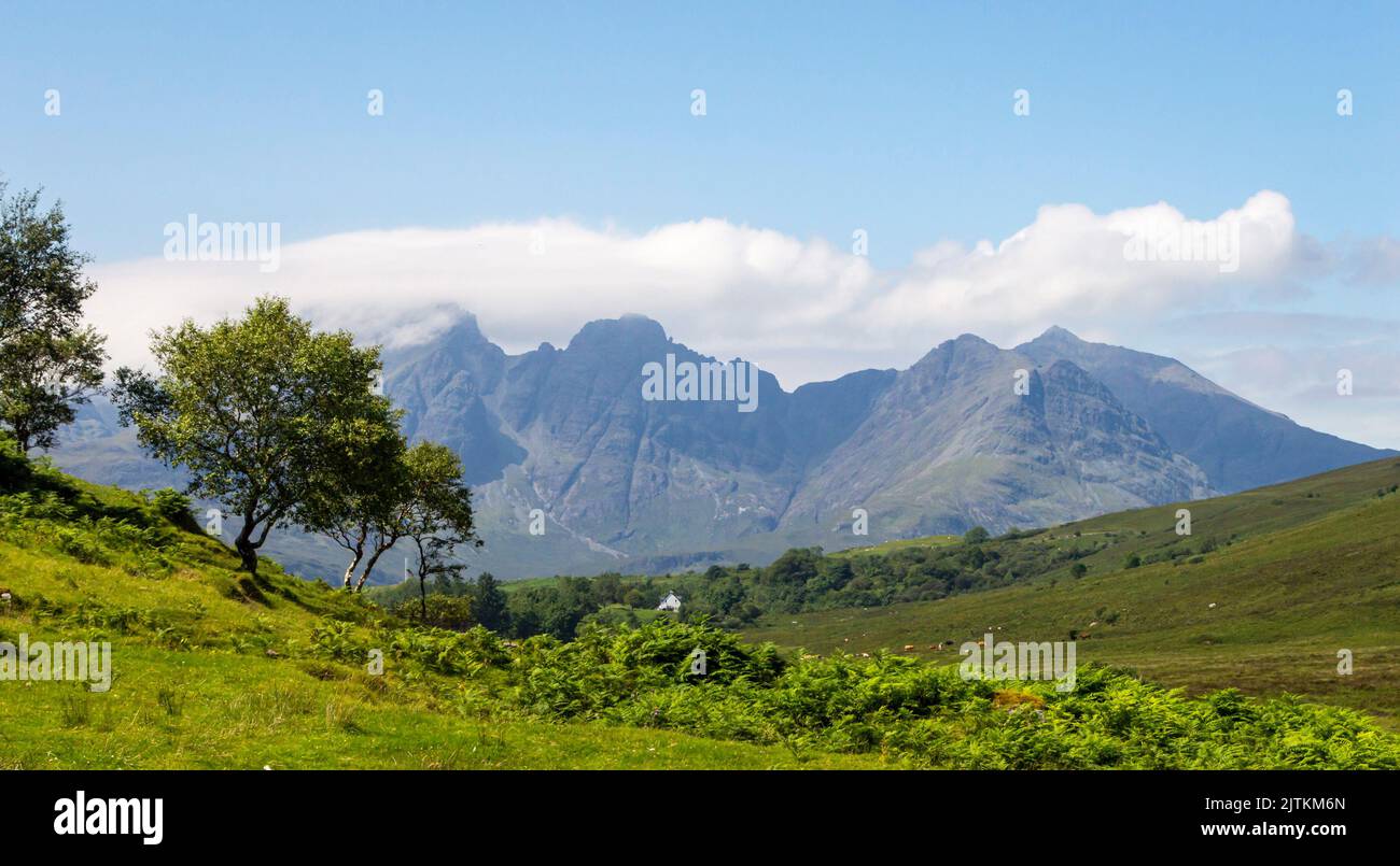 Beautiful landscape of Scotland Isle of Skye with mountain Blà Bheinn ...