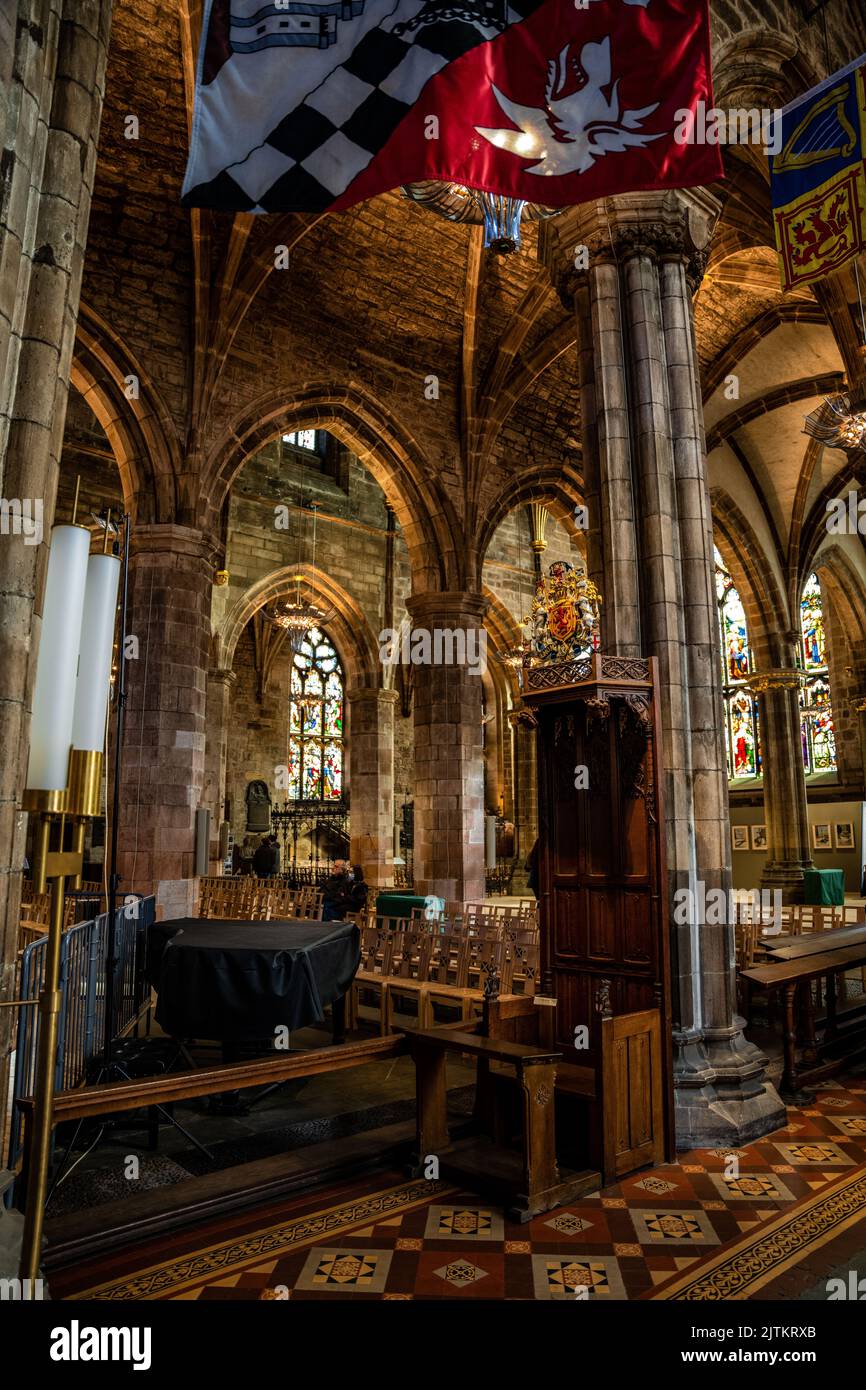 An interior view of Saint Giles Cathedral in Edinburg Stock Photo - Alamy