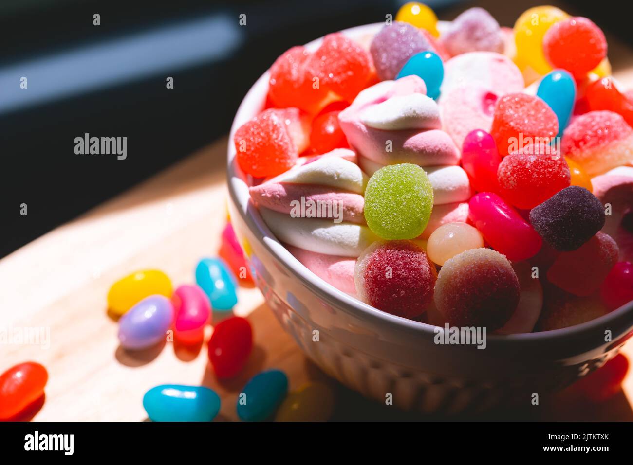 Kids trick or treating candy bowl hi-res stock photography and images ...