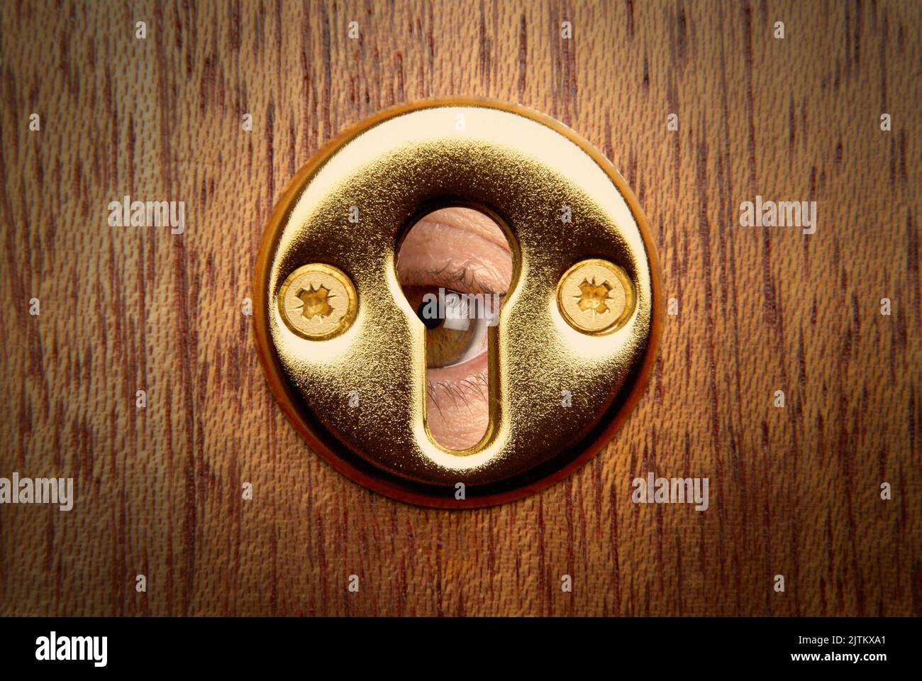 Peek through keyhole hi-res stock photography and images - Alamy