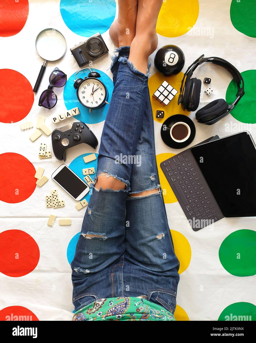 Legs crossed at ankles hi-res stock photography and images - Alamy