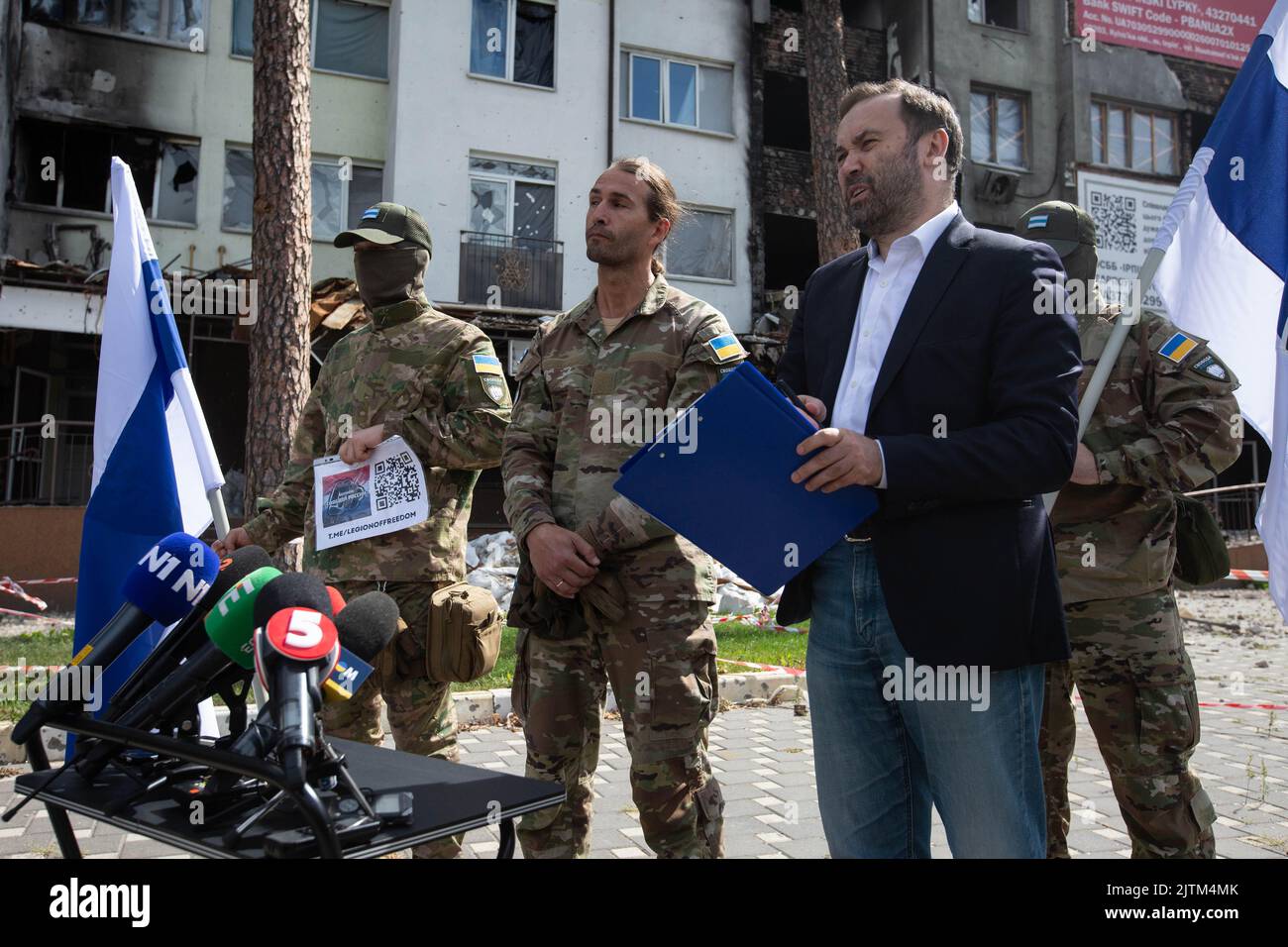Ex-deputy of Russia's Duma Ilya Ponomarev (right) and soldiers of the ...