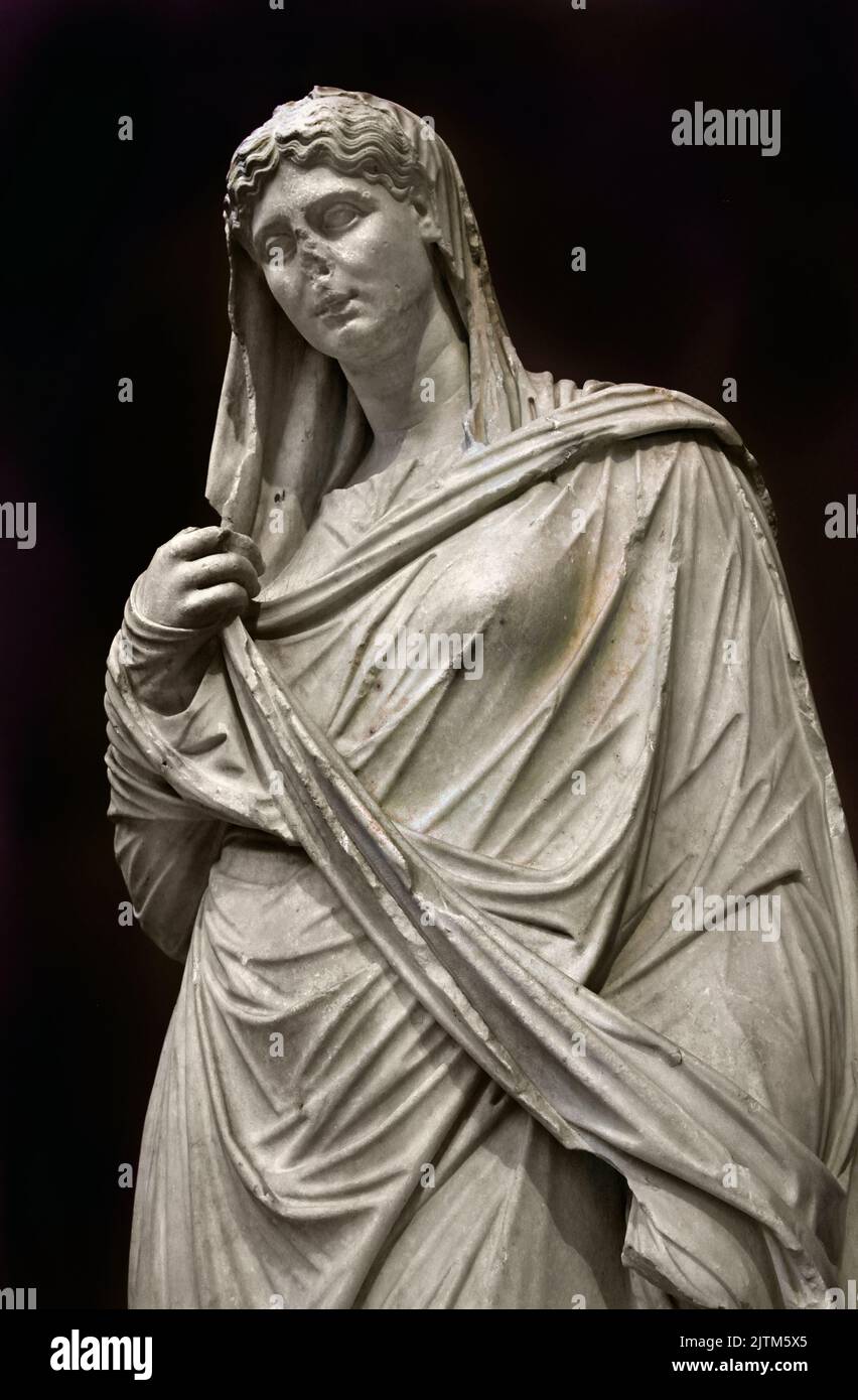 Woman large herculaneum style hi-res stock photography and images - Alamy