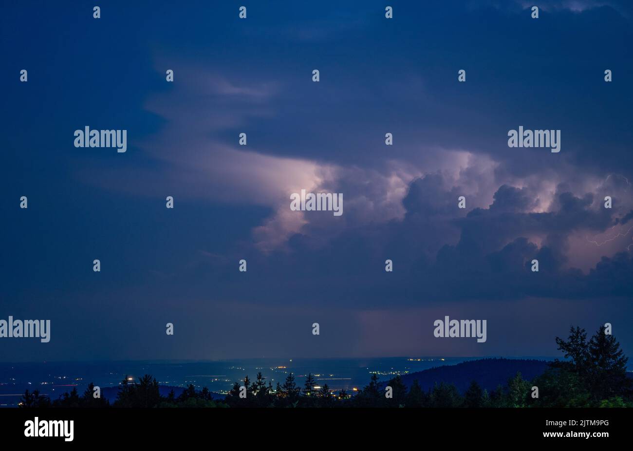 Sheet lightning storm clouds cloudy hi-res stock photography and images ...
