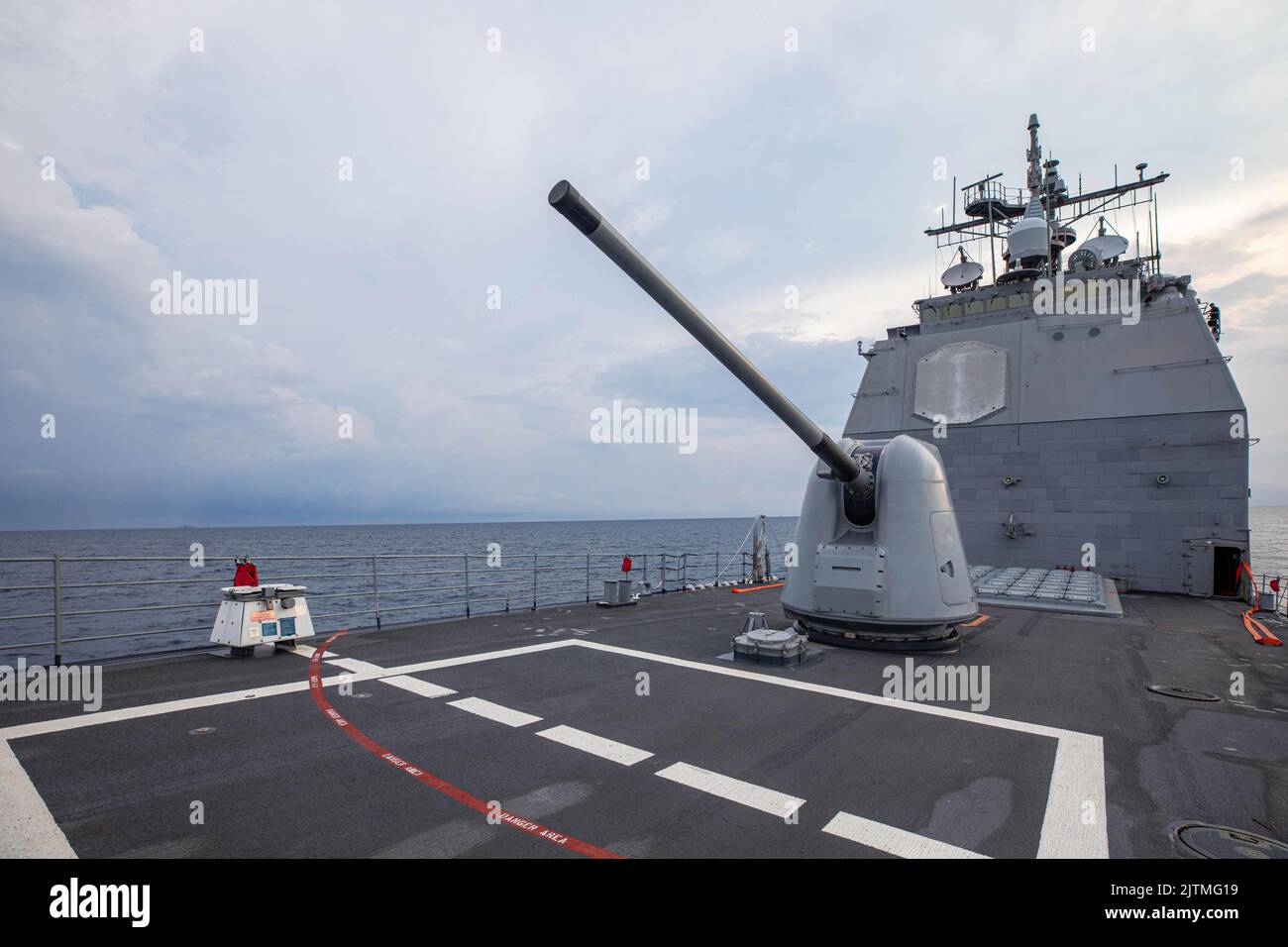 TAIWAN STRAIT (Aug. 28, 2022) Ticonderoga-class guided-missile cruiser ...