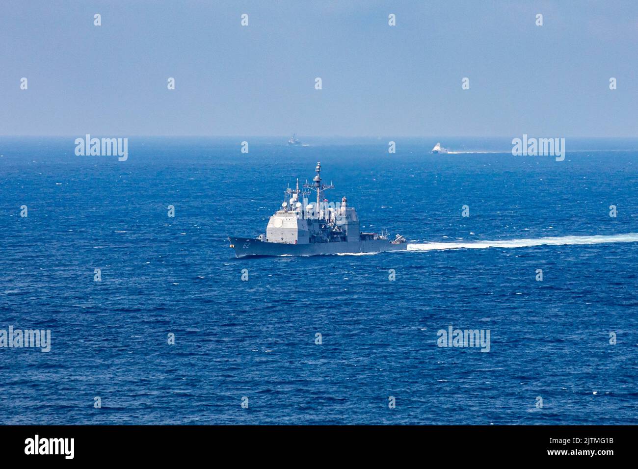 TAIWAN STRAIT (Aug. 28, 2022) Ticonderoga-class guided-missile cruiser ...