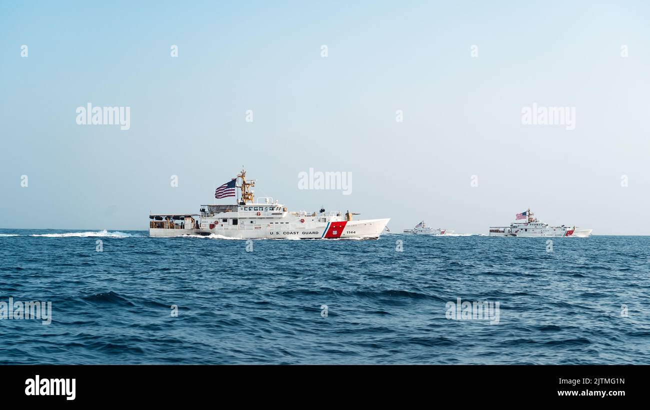 220822-A-KS490-1109 STRAIT OF HORMUZ (Aug. 22, 2022) From the left, U.S ...