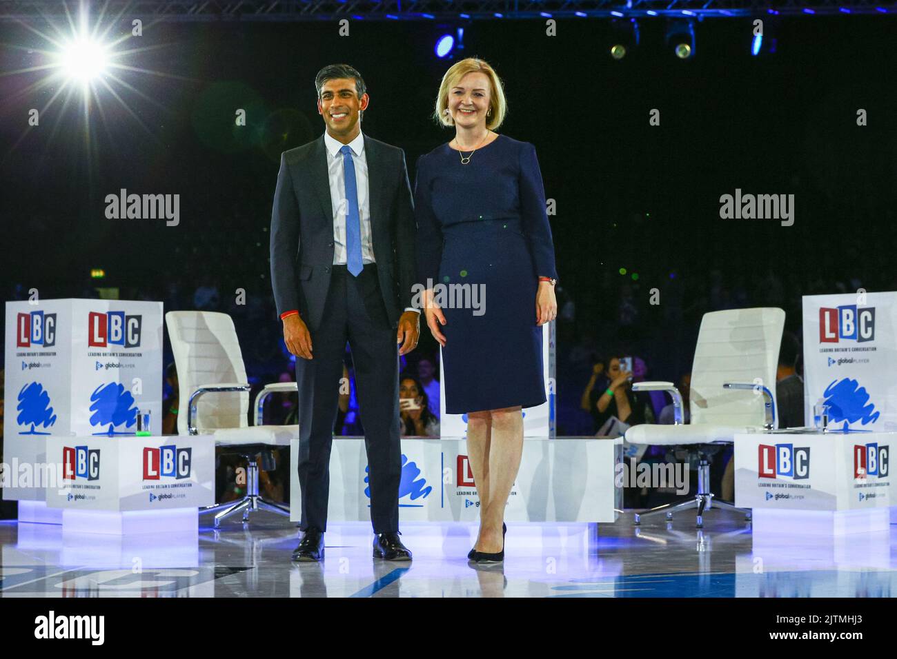 Sunak truss wembley hi-res stock photography and images - Alamy