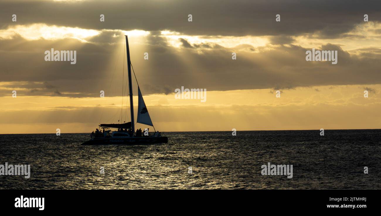 Oahu sunset cruise hi-res stock photography and images - Alamy