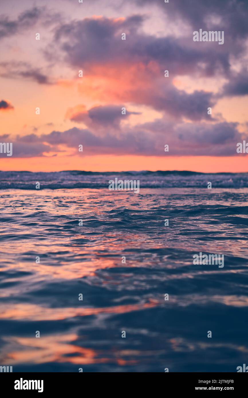 Photo sunset over sea hi-res stock photography and images - Alamy