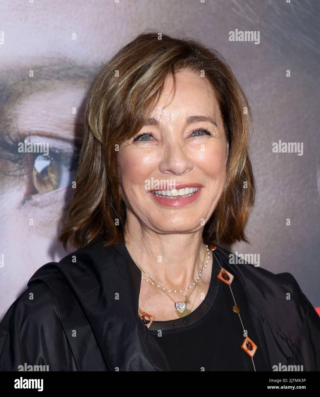 Anne Archer Caliente