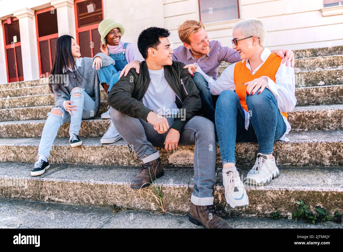 Group of diverse people talking hi-res stock photography and images - Alamy