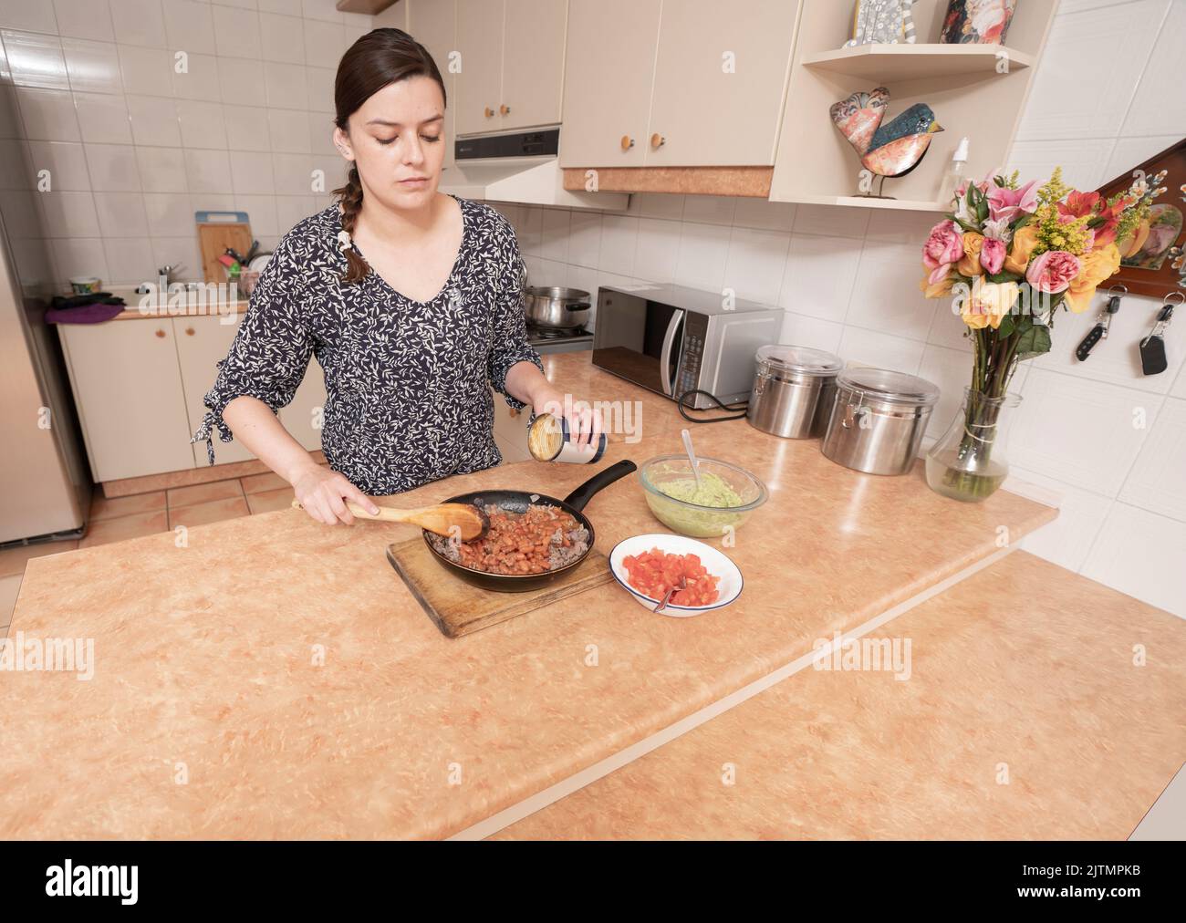 Skillet ground meat hand hi-res stock photography and images - Alamy