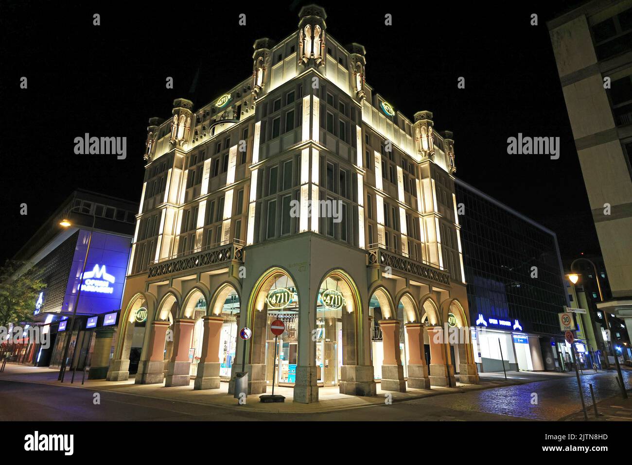 Perfume signs hi-res stock photography and images - Alamy