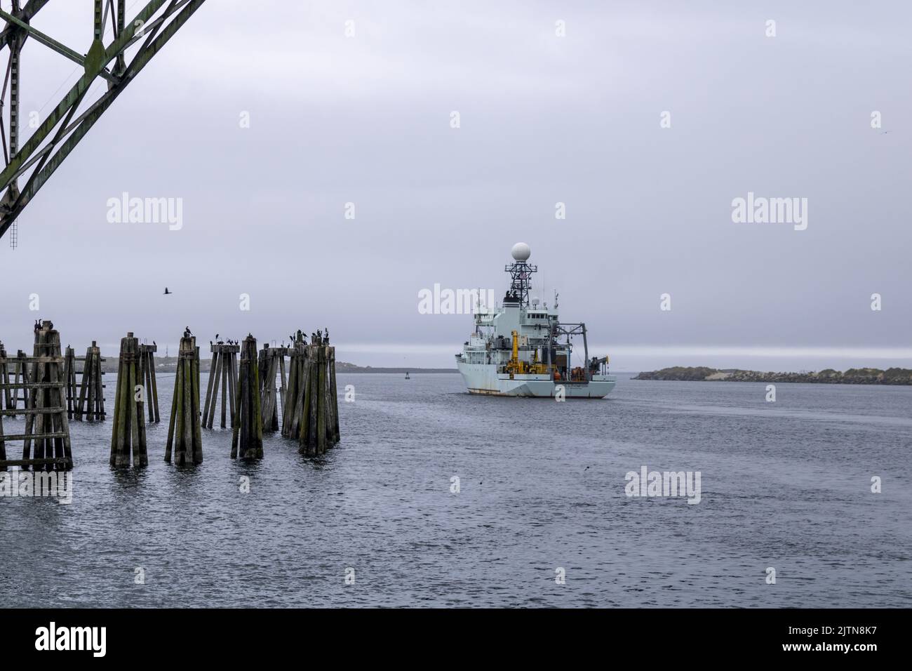 Thomas G. Thompson Research Ship with UW researchers Stock Photo - Alamy