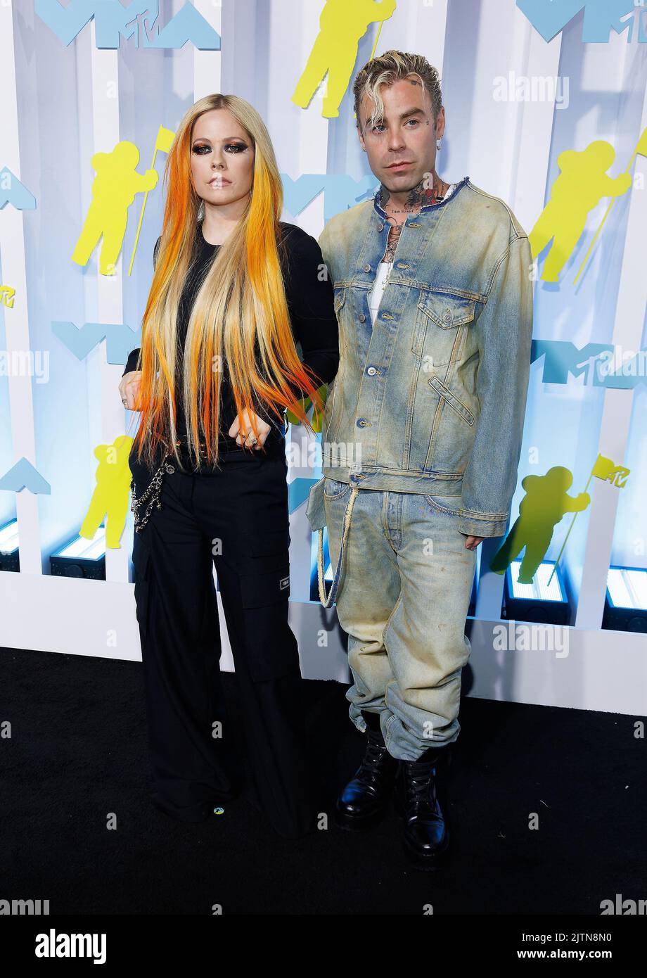 28 August 2022 - Newark, New Jersey - Avril Lavigne and Mod Sun. 2022 ...