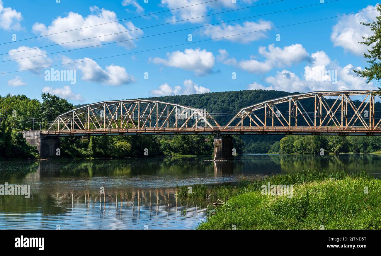 Pennsylvania small town transportation hi-res stock photography and ...