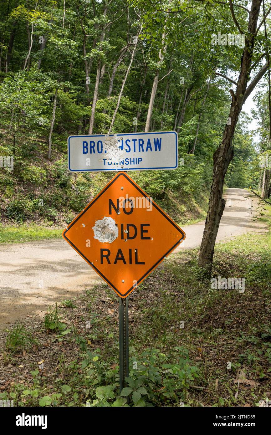 Bullet holes in road signs hi-res stock photography and images - Alamy