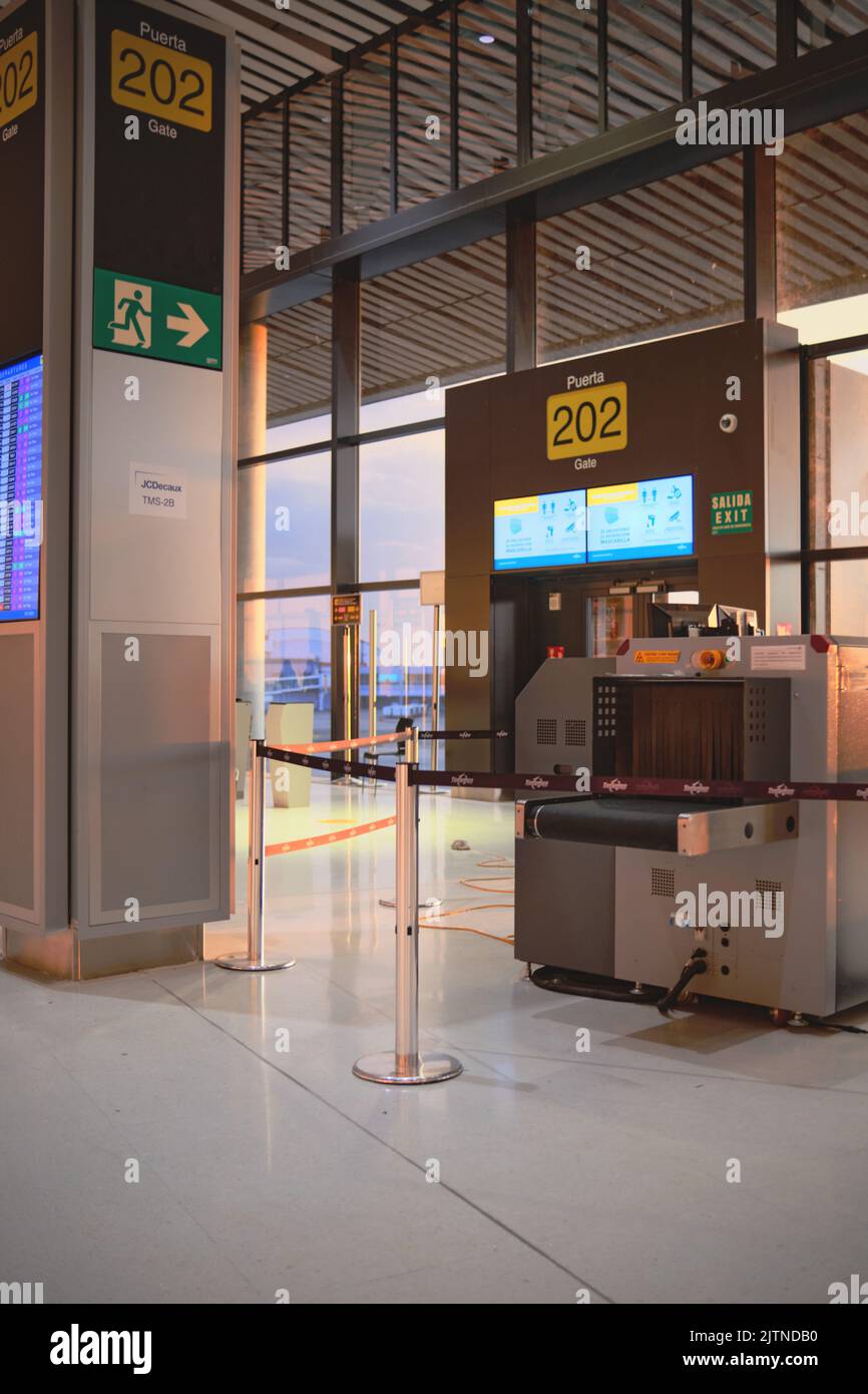 Airpot gates hi-res stock photography and images - Alamy