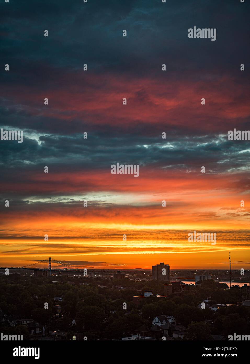 Ambassador bridge windsor sunset hi-res stock photography and images ...