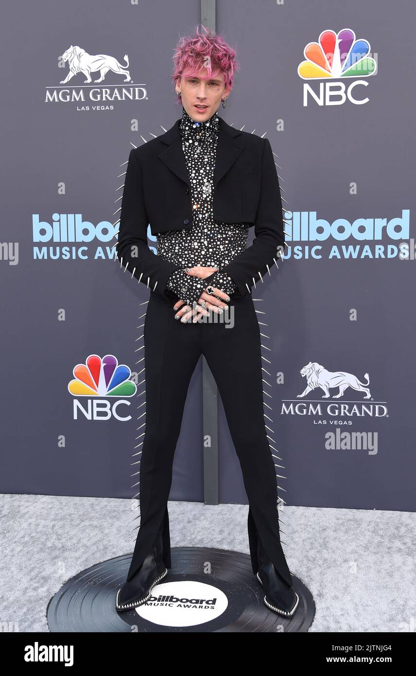Machine Gun Kelly arriving to the 2022 Billboard Music Awards at the ...