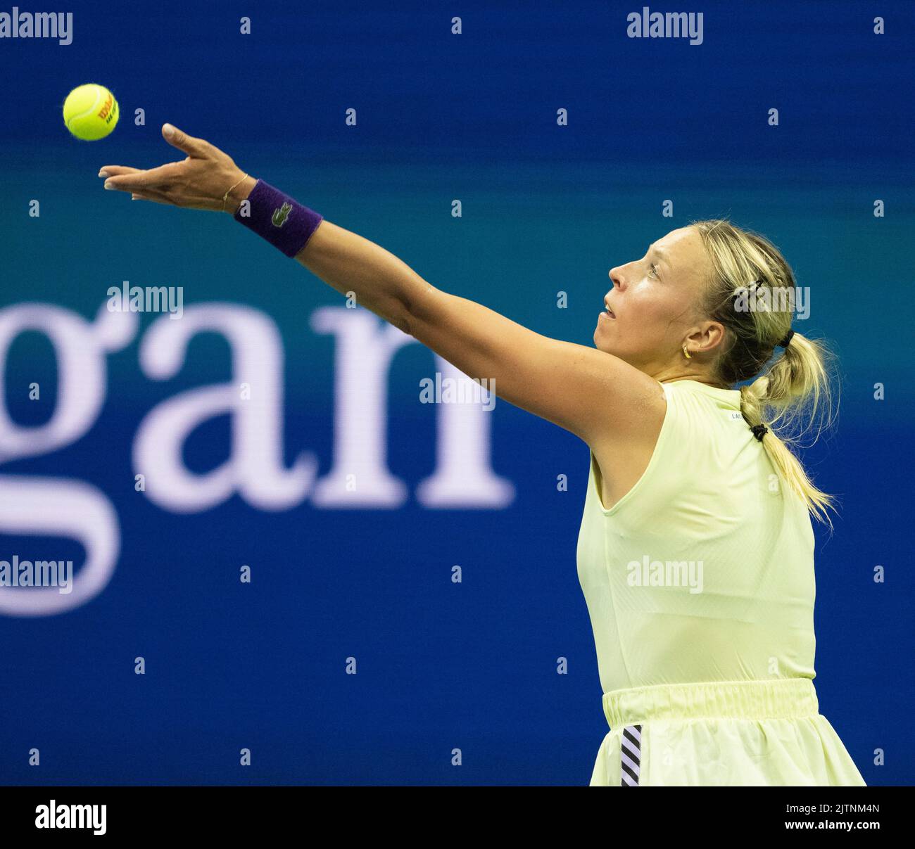 New York, US, August 31, 2022: Anett Kontaveit (EST) loses to Serena ...