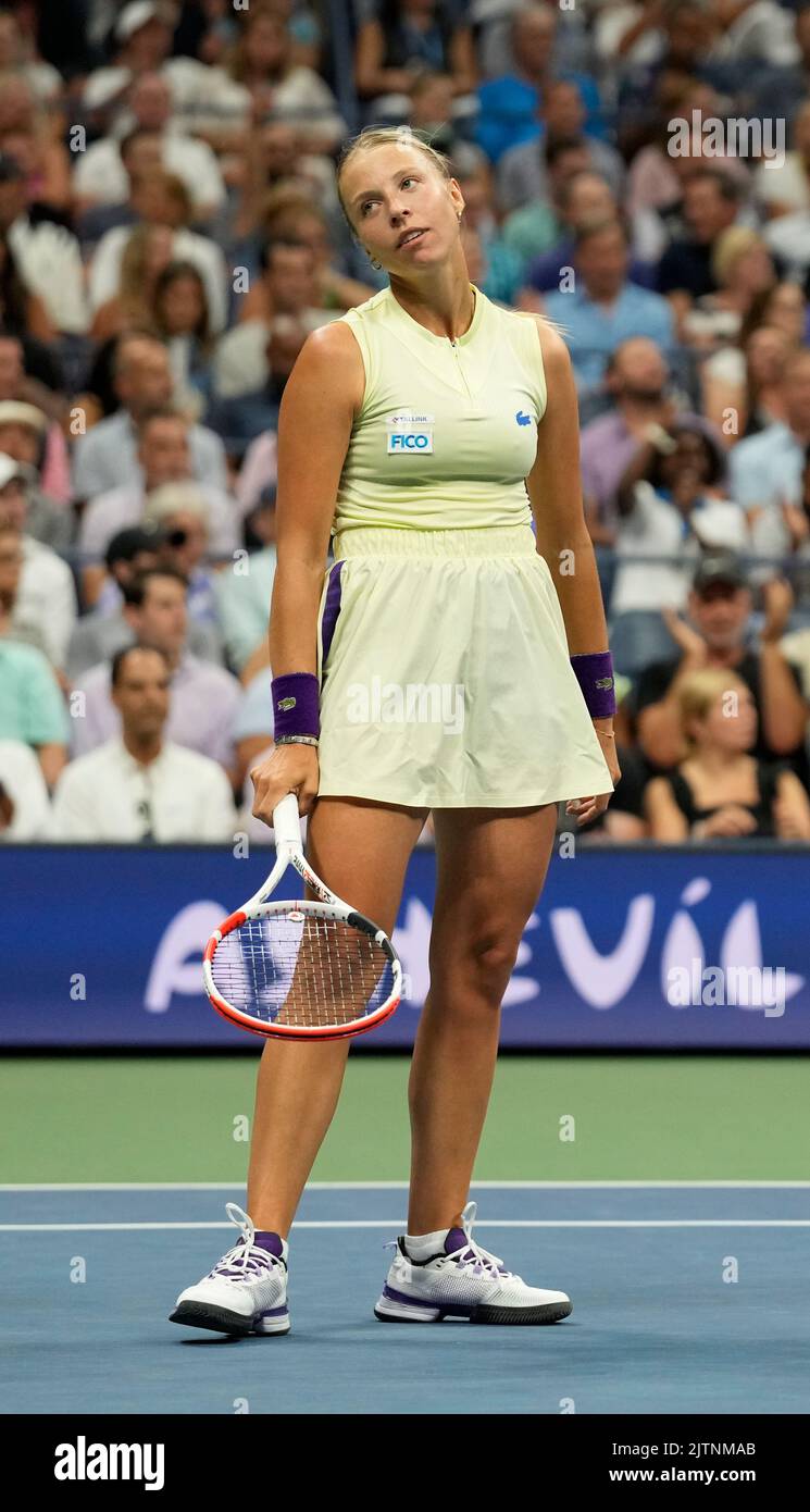 New York, US, August 31, 2022: Anett Kontaveit (EST) loses to Serena ...
