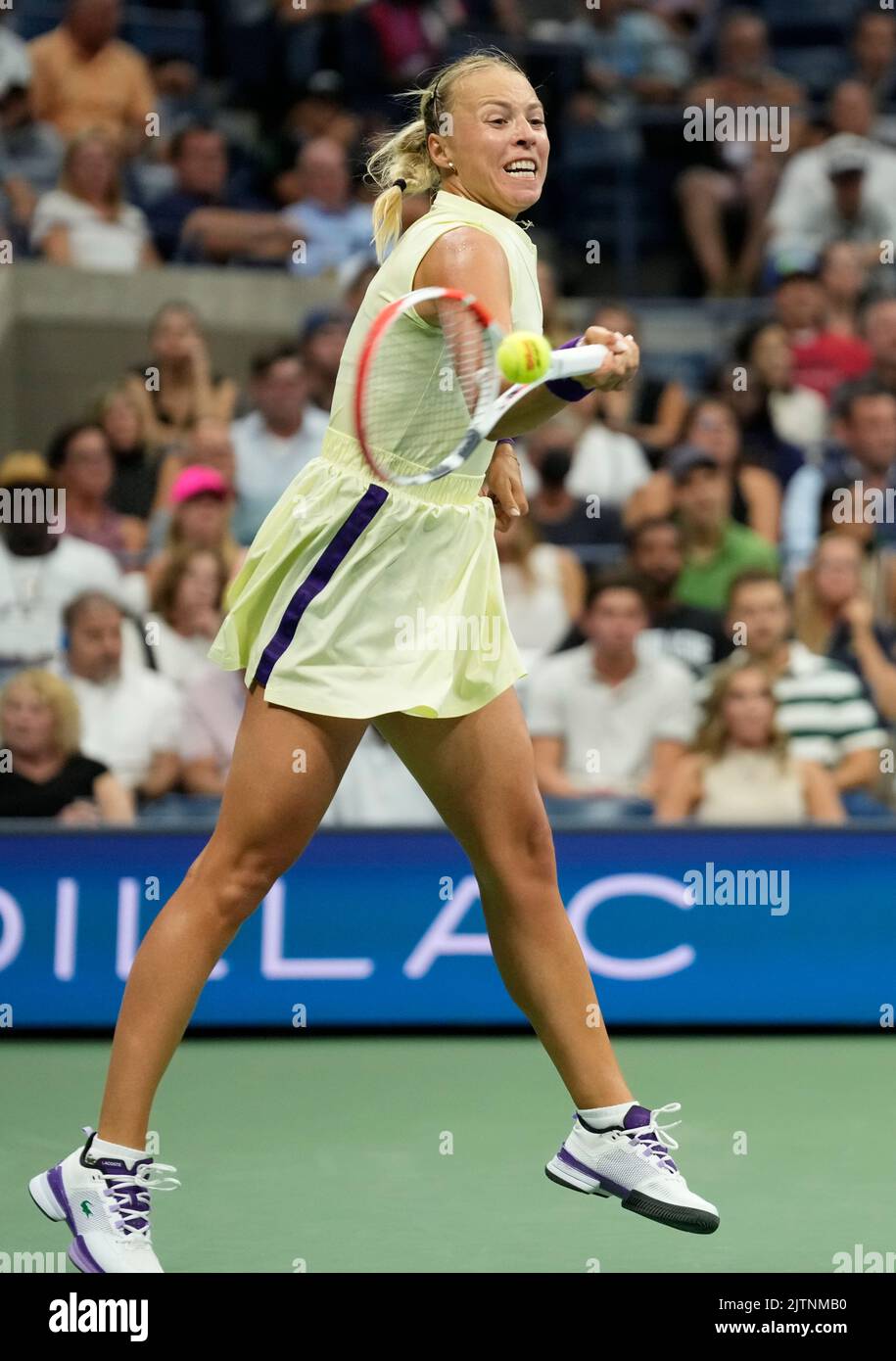 New York, US, August 31, 2022: Anett Kontaveit (EST) loses to Serena ...