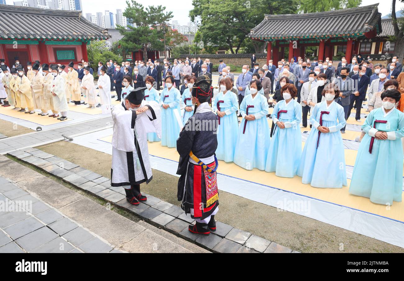 01st Sep, 2022. Traditional ceremony in honor of Confucian sages ...