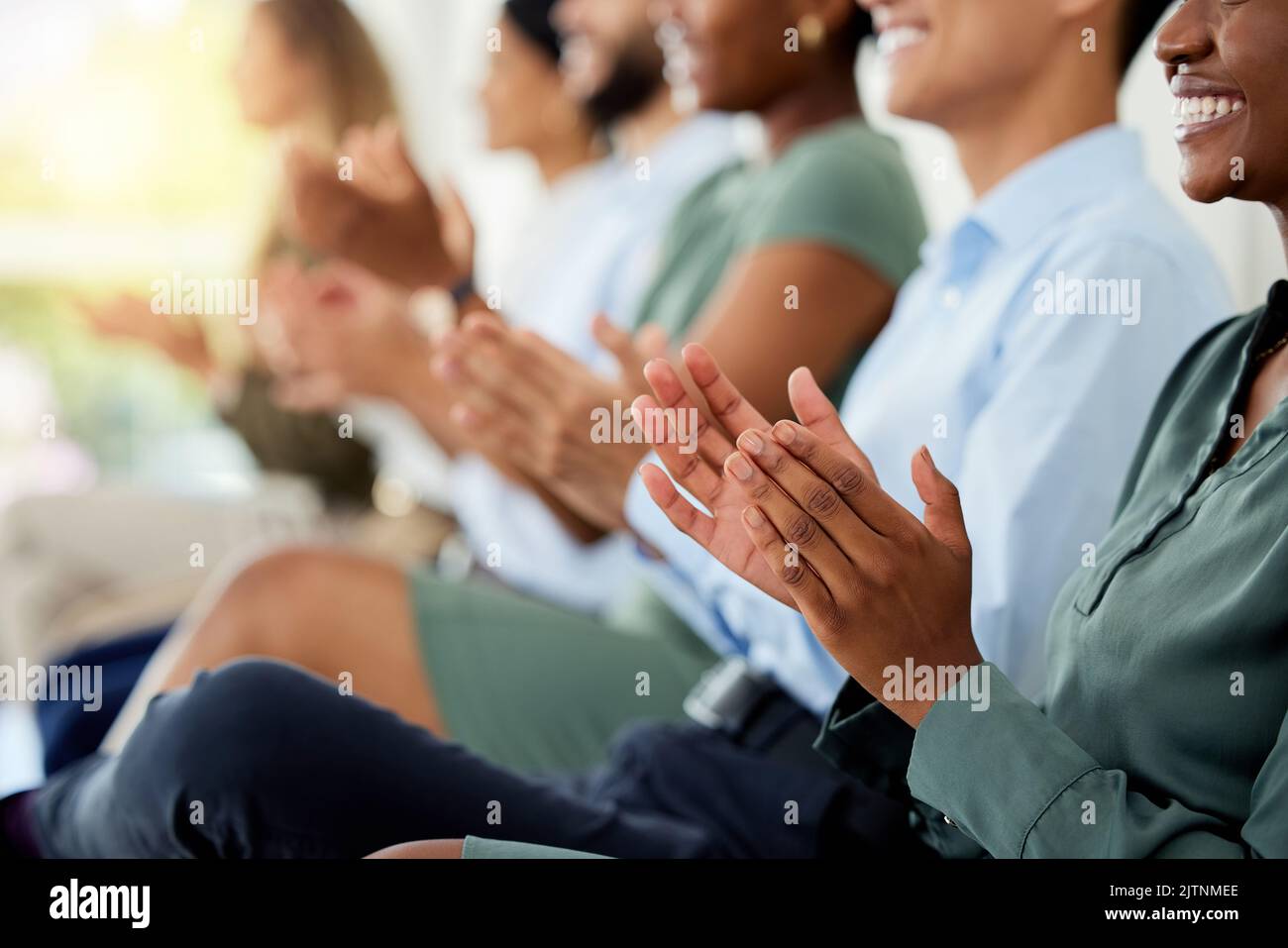 Speaker audience cheering hi-res stock photography and images - Alamy