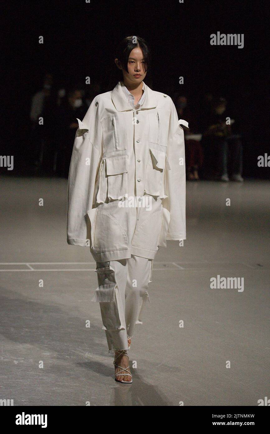 Gender neutral fashion runway hi-res stock photography and images - Alamy