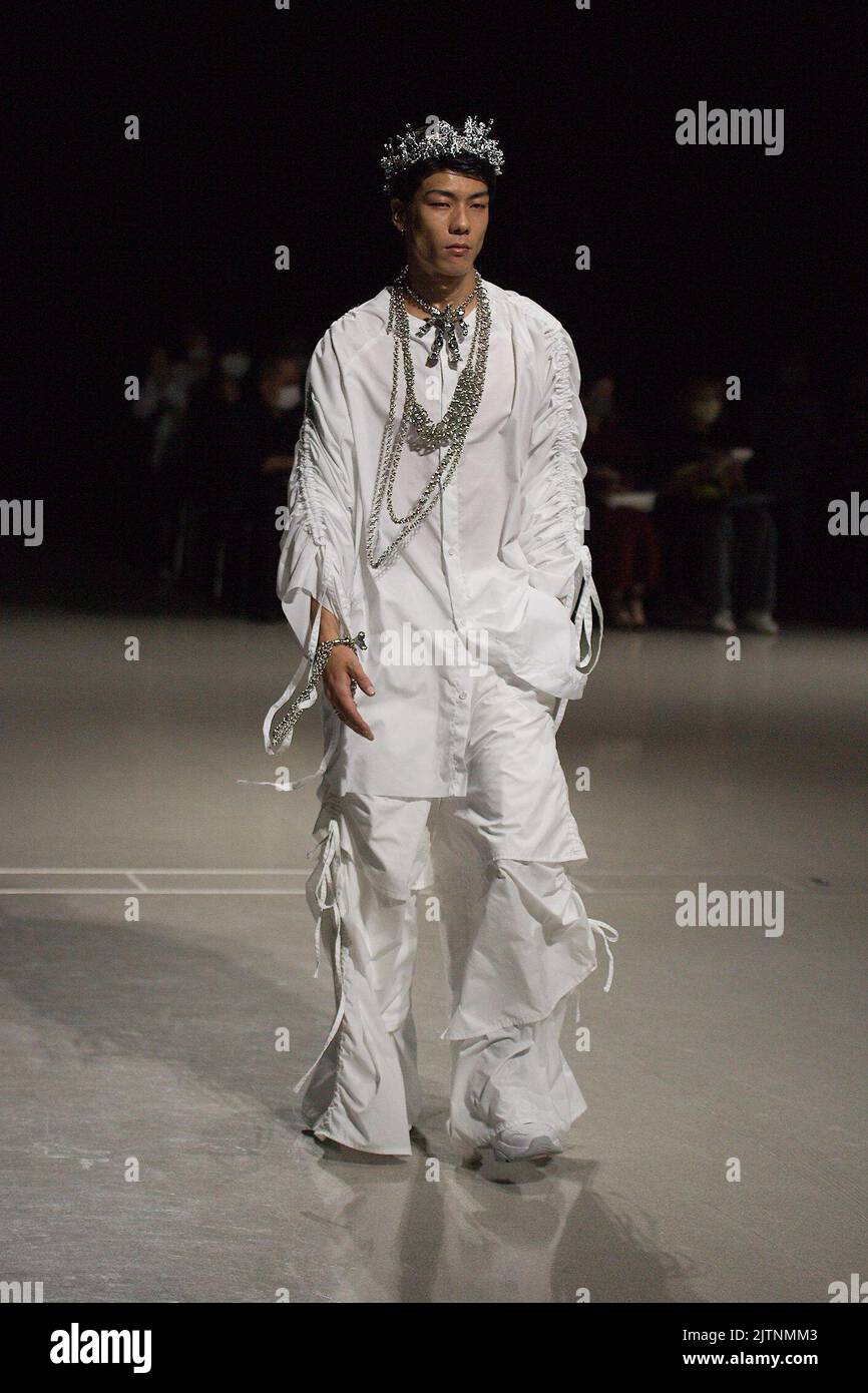 Gender neutral fashion runway hi-res stock photography and images - Alamy