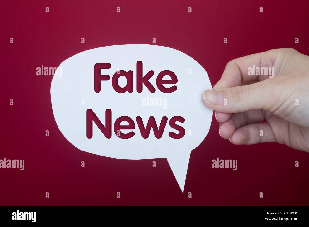 Speech bubble in front of colored background with Fake News text Stock ...
