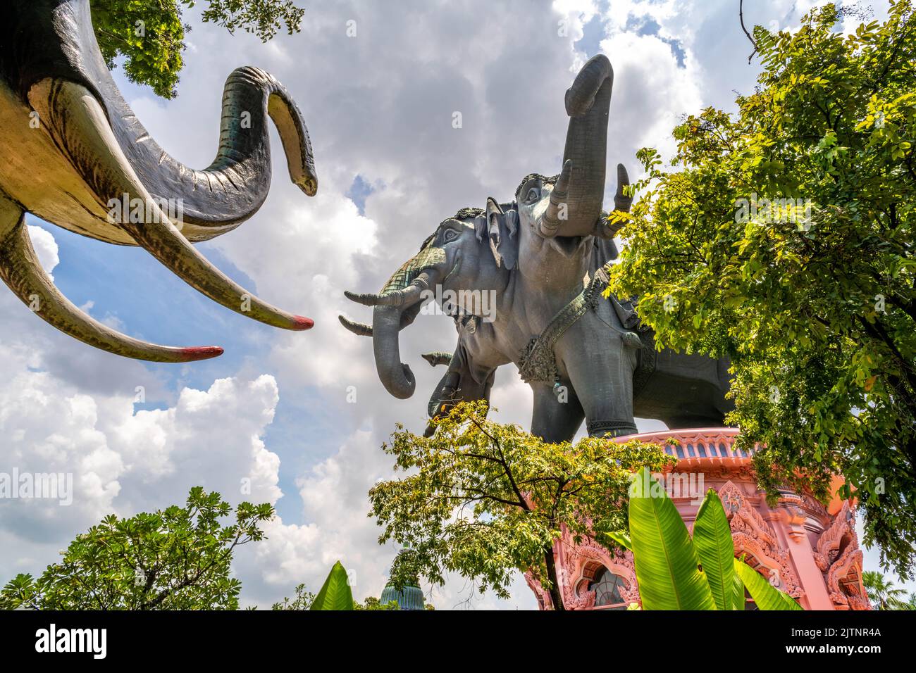 Giant three-headed elephant statue at Erawan Museum in Bangkok Stock ...