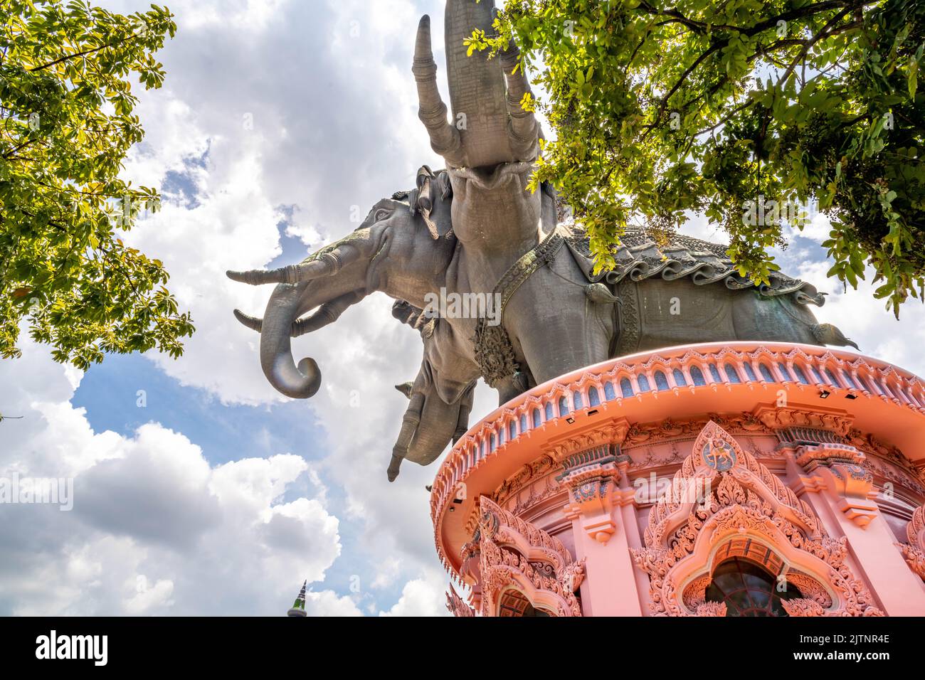 Giant three-headed elephant statue at Erawan Museum in Bangkok Stock ...