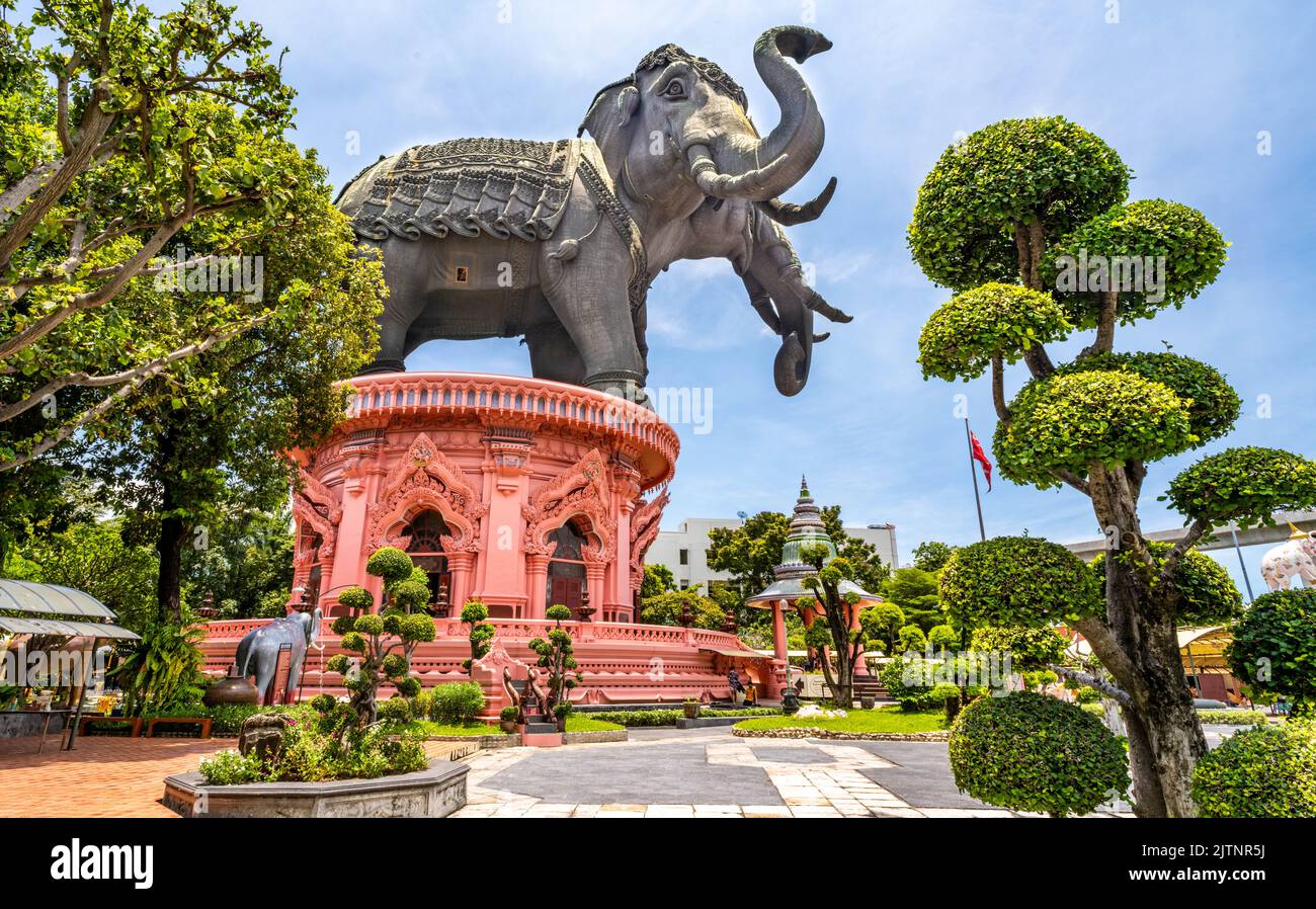 Three headed erawan hi-res stock photography and images - Alamy