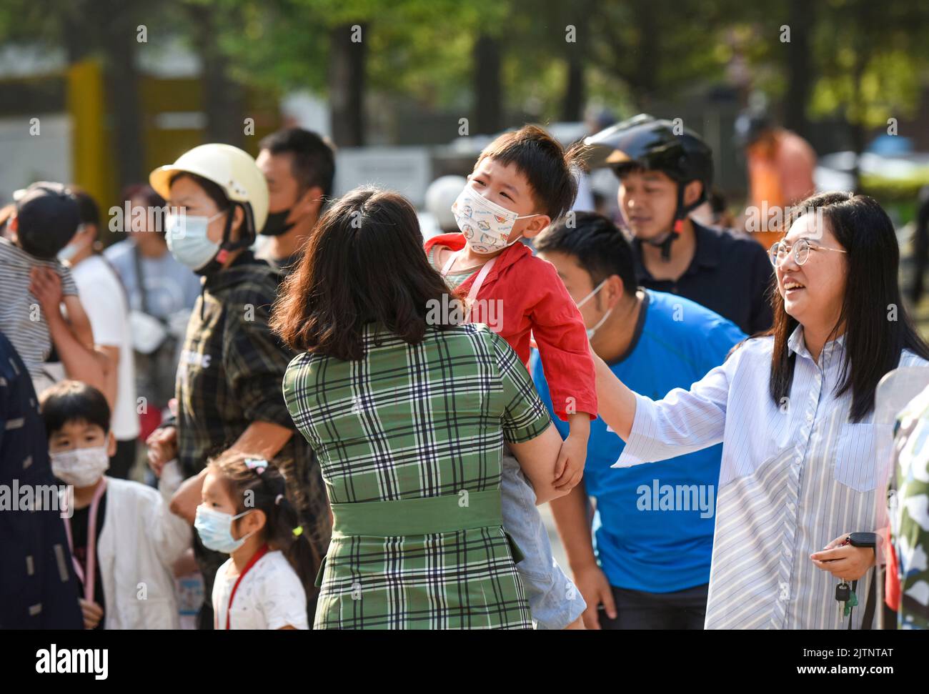 HUAI'AN, CHINA - SEPTEMBER 1, 2022 - Primary school students orderly ...