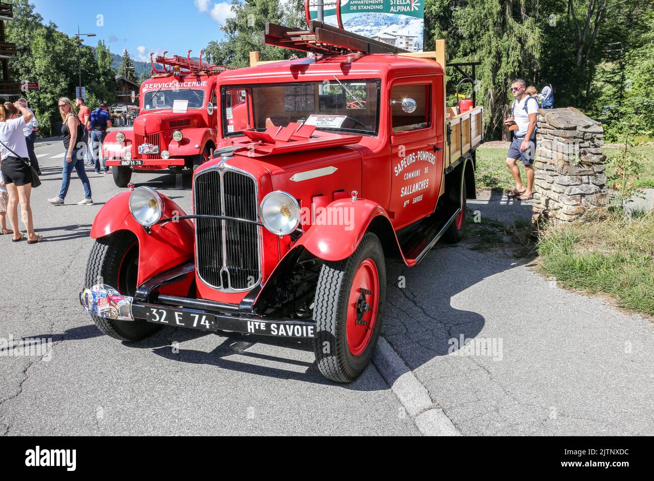PRAZ-SUR-ARLY : Retromobile 2022 : fire truck RENAULT OSC 1934 Stock ...