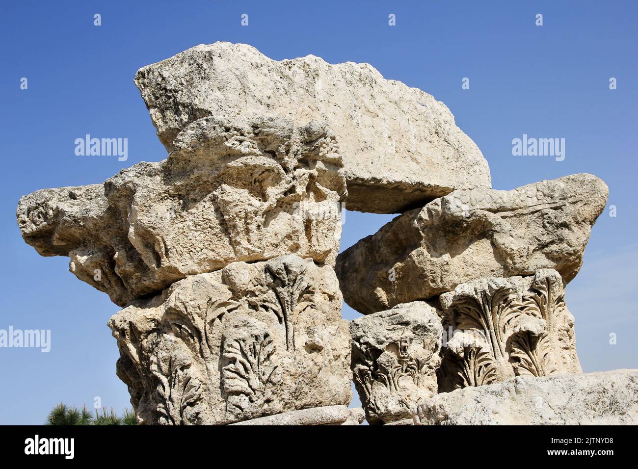 Ruin of a Roman arch on the Amman citadel, Jordan Stock Photo - Alamy